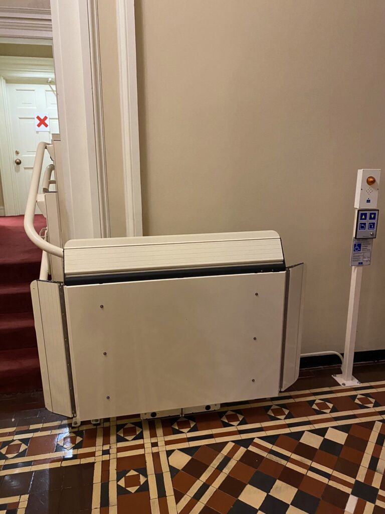 Artira Lift at Osgoode Hall, Toronto | Garaventa Lift